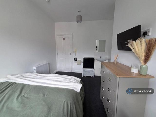 1 bedroom in a flat share to rent