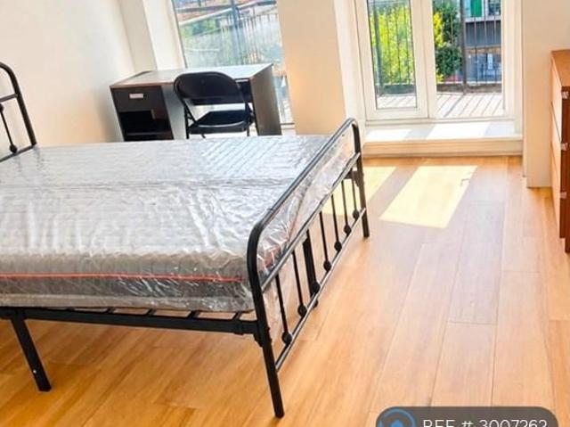 1 bedroom in a flat share to rent