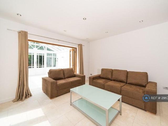 1 bedroom in a flat share to rent