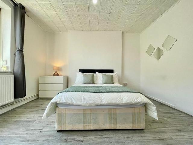 1 bedroom in a flat share to rent