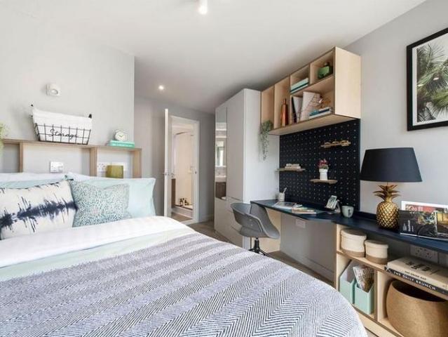 1 bedroom in a flat share to rent
