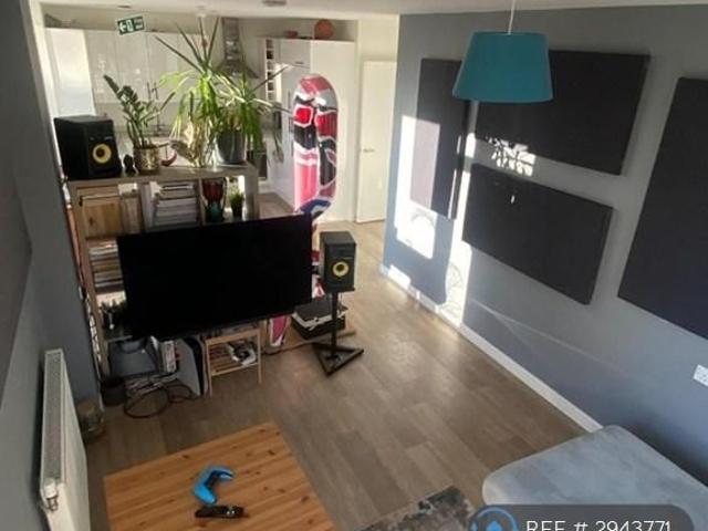 1 bedroom in a flat share to rent
