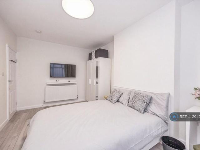 1 bedroom in a flat share to rent