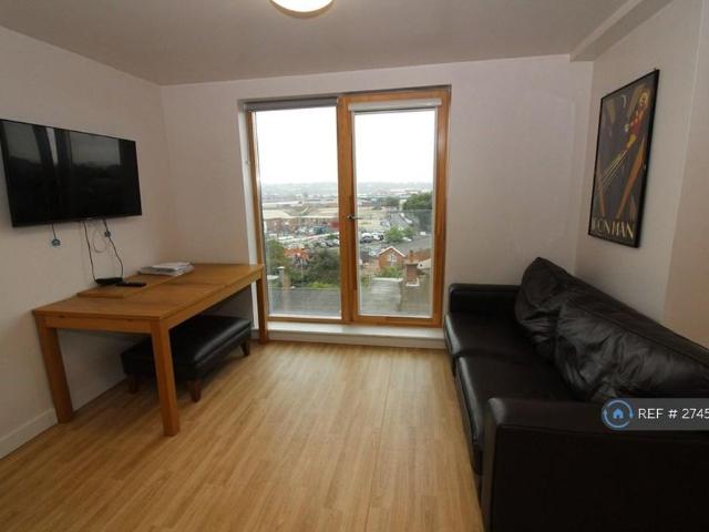 1 bedroom in a flat share to rent