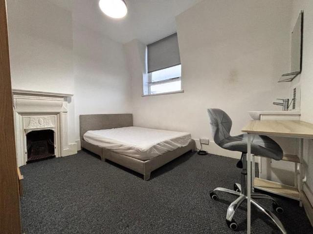 1 bedroom in a flat share to rent