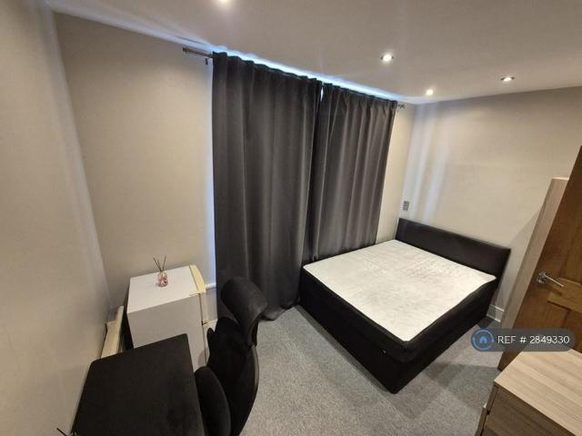 1 bedroom in a flat share to rent