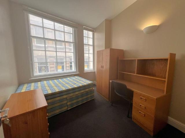 1 bedroom in a flat share to rent