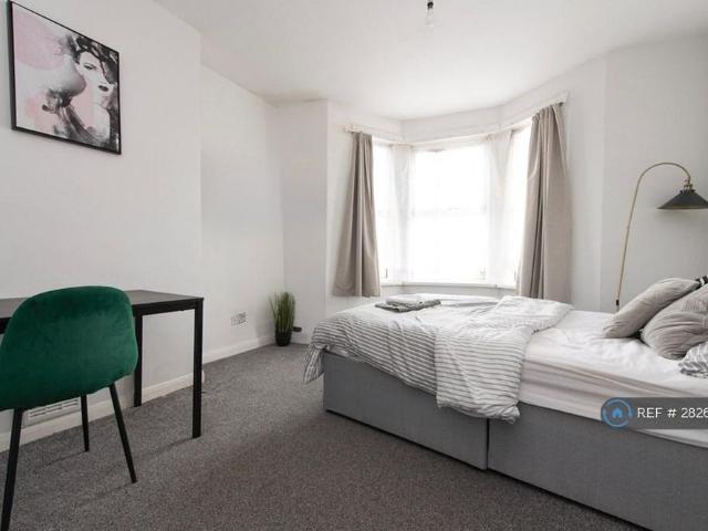 1 bedroom in a flat share to rent