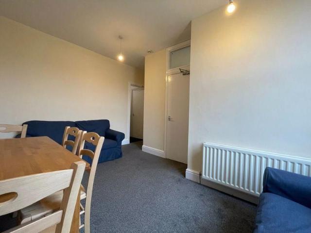 1 bedroom in a flat share to rent