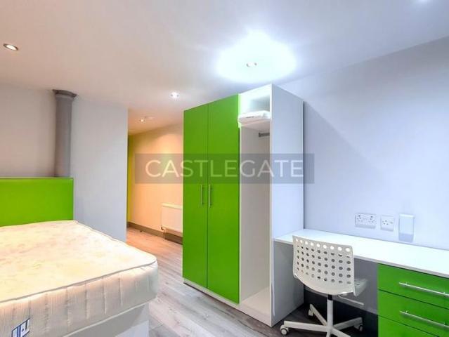 1 bedroom in a flat share to rent