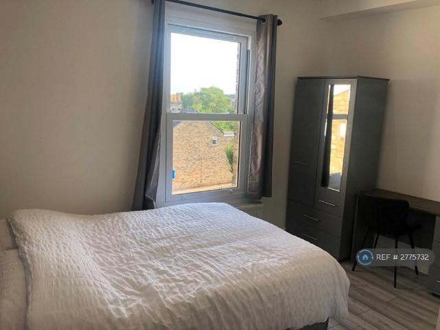 1 bedroom in a house share to rent