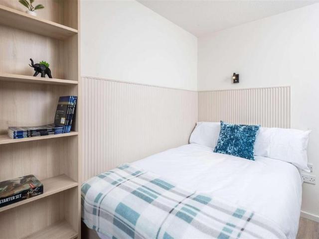 1 bedroom in a flat share to rent