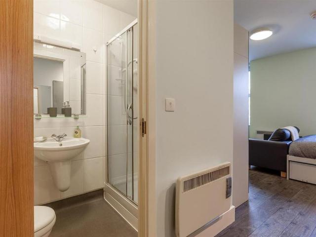 1 bedroom in a flat share to rent