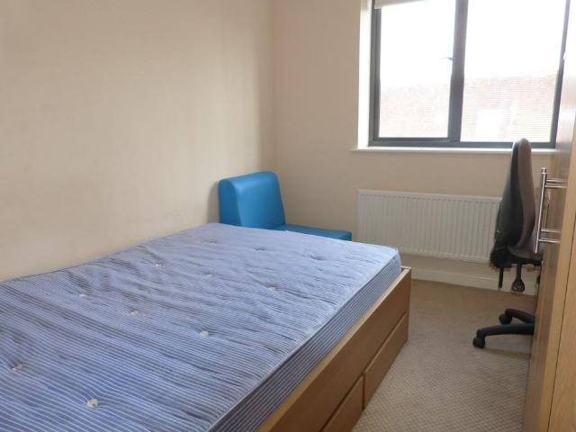 1 bedroom in a flat share to rent