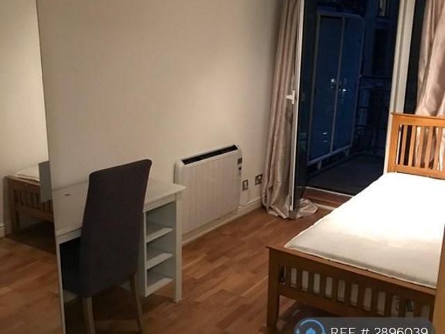 1 bedroom in a flat share to rent