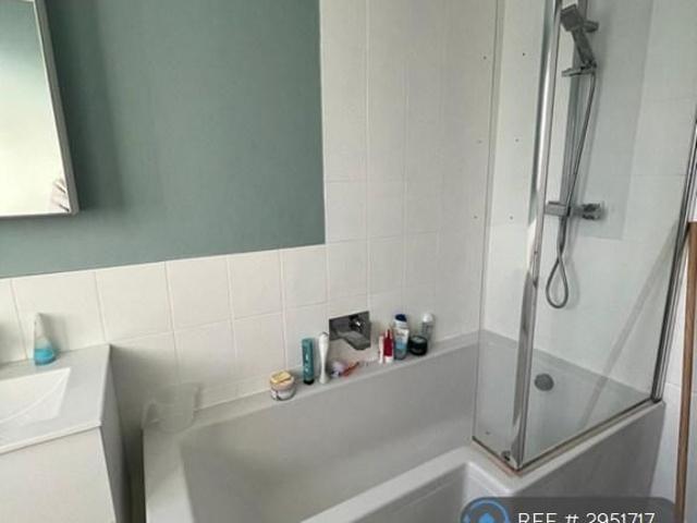 1 bedroom in a flat share to rent