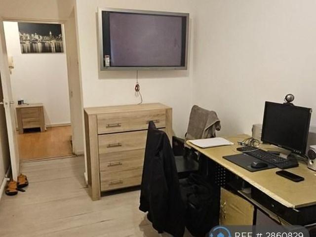 1 bedroom in a flat share to rent