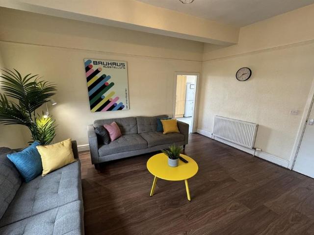 1 bedroom in a flat share to rent