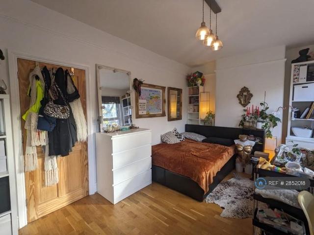 1 bedroom in a flat share to rent