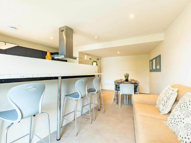 1 bedroom in a flat share to rent