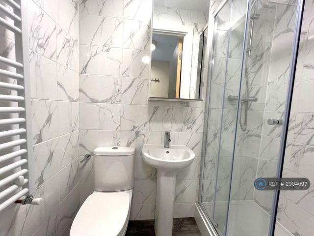 1 bedroom in a flat share to rent