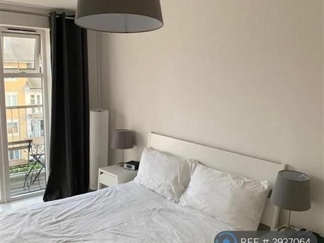 1 bedroom in a flat share to rent