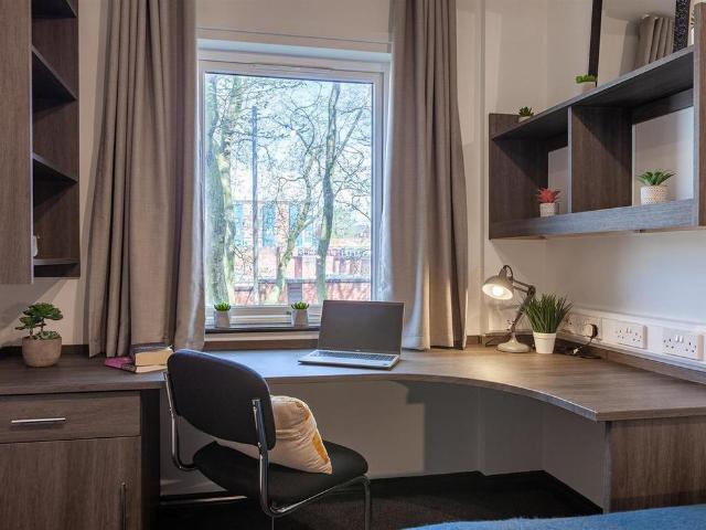 1 bedroom in a flat share to rent
