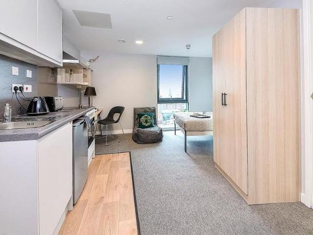 1 bedroom in a flat share to rent