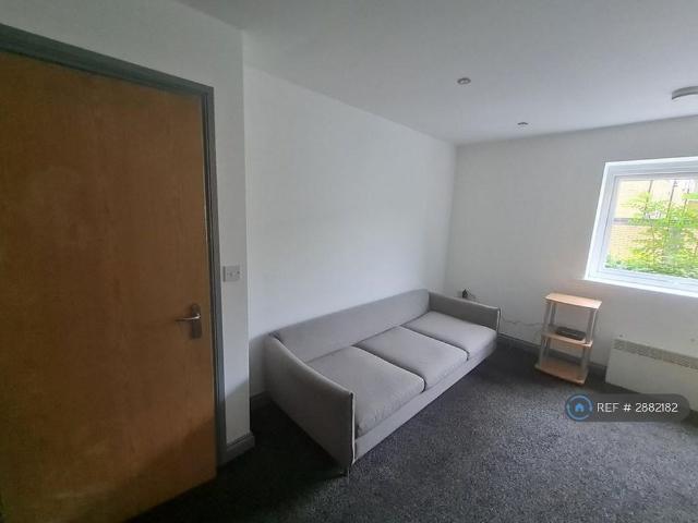 1 bedroom in a flat share to rent