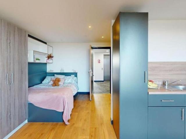 1 bedroom in a flat share to rent