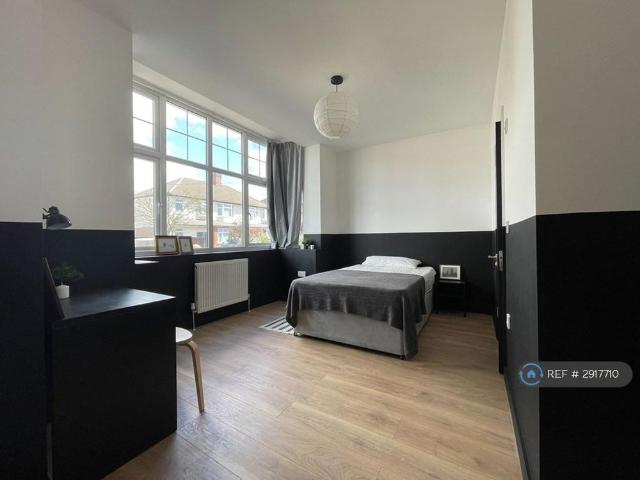 1 bedroom in a flat share to rent