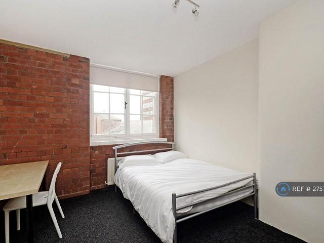 1 bedroom in a flat share to rent