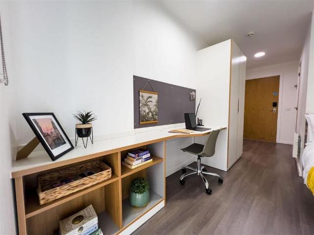 1 bedroom in a flat share to rent