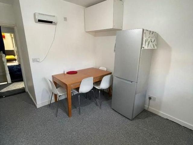 1 bedroom in a flat share to rent