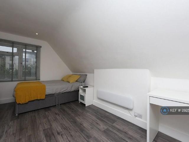 1 bedroom in a flat share to rent