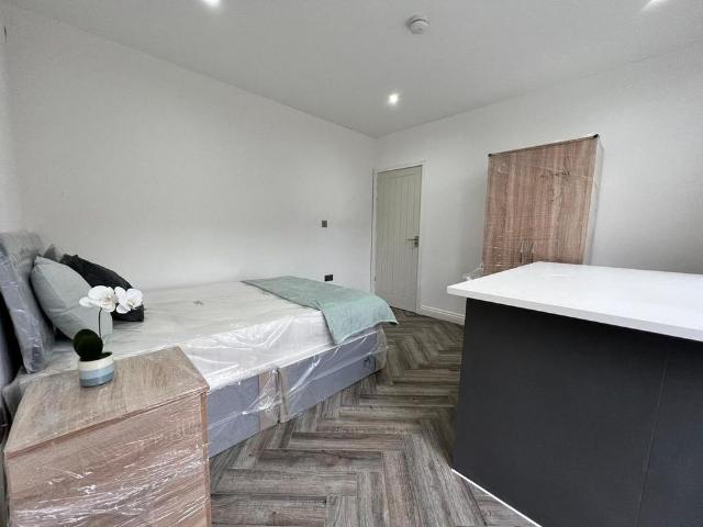 1 bedroom in a flat share to rent