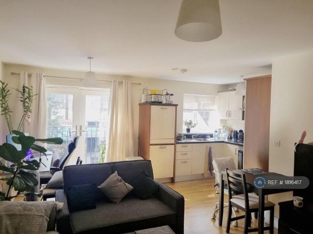 1 bedroom in a flat share to rent