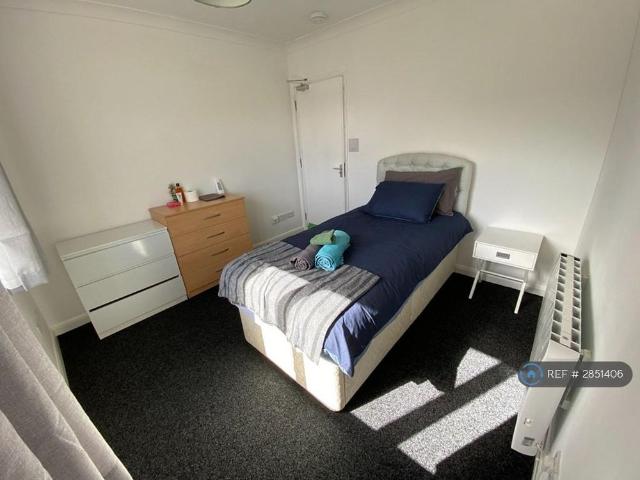 1 bedroom in a flat share to rent