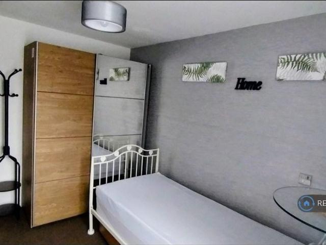 1 bedroom in a flat share to rent