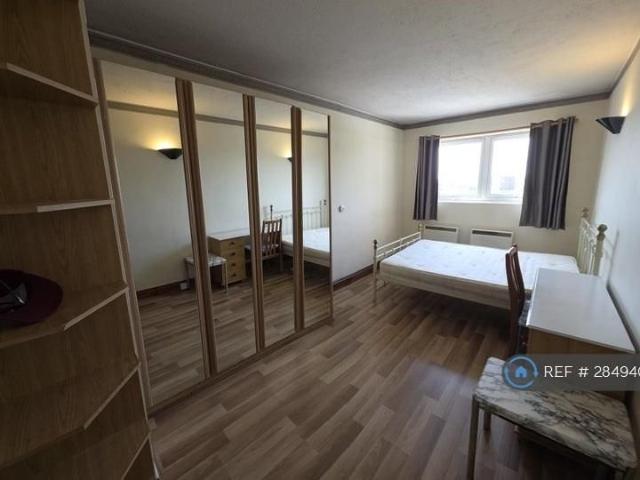 1 bedroom in a flat share to rent