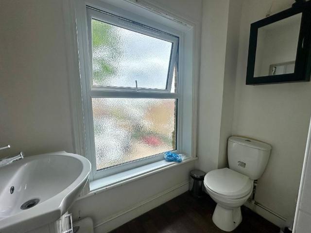 1 bedroom in a flat share to rent