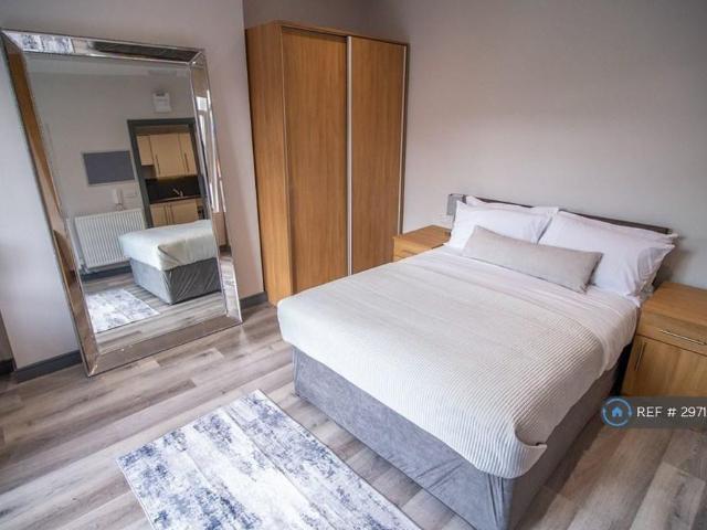 1 bedroom in a flat share to rent