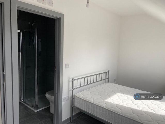 1 bedroom in a flat share to rent