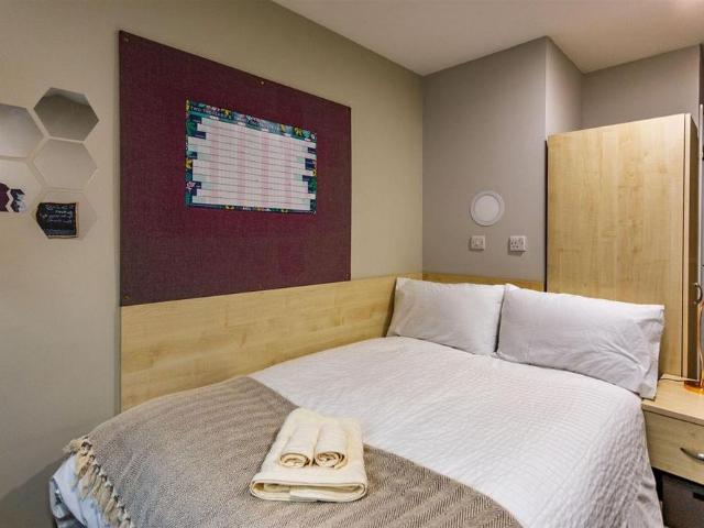 1 bedroom in a flat share to rent