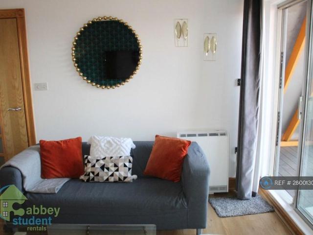 1 bedroom in a flat share to rent