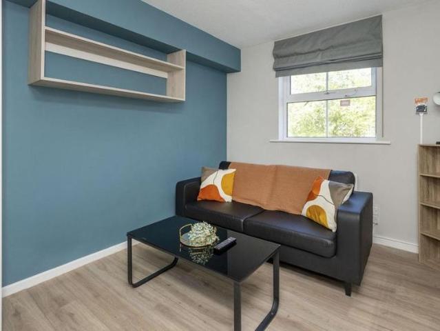 1 bedroom in a flat share to rent