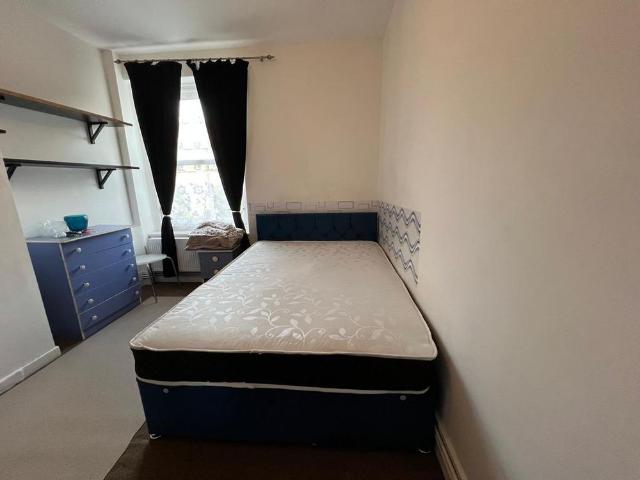 1 bedroom in a flat share to rent