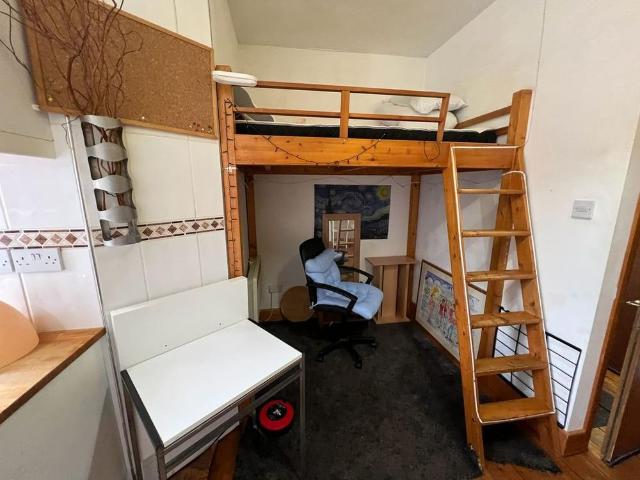 1 bedroom in a flat share to rent