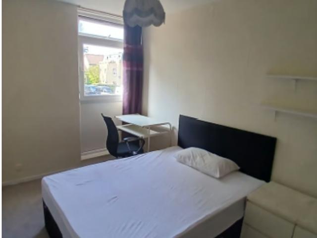 1 bedroom in a flat share to rent