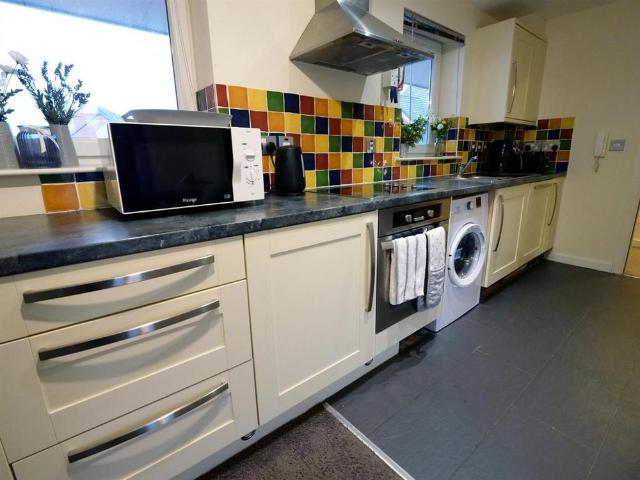 1 bedroom in a flat share to rent